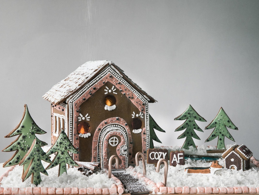 Cozy Gingerbread House - How to Make a Gingebread House