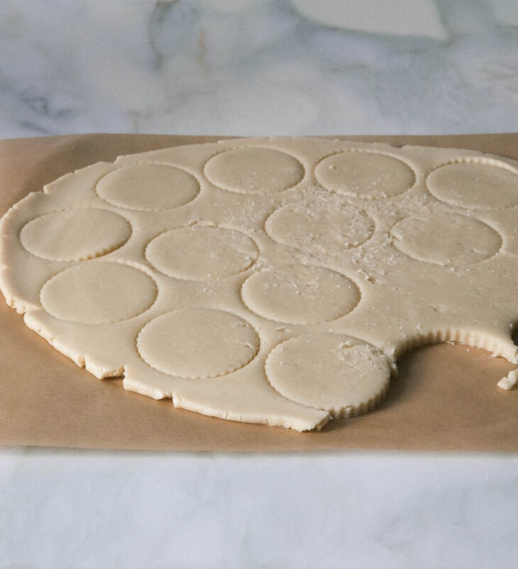 Alfajores Recipe (Peruvian Cookies with Manjar Blanco) - A Cozy Kitchen