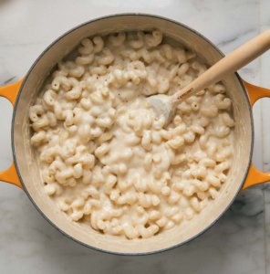 Creamy Baked Macaroni and Cheese - A Cozy Kitchen